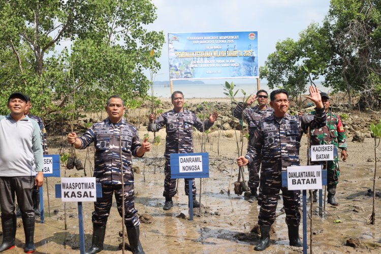 TNI AL BANGUN KEMANUNGGALAN DENGAN MASYARAKAT PESISIR: BINA KETAHANAN ...